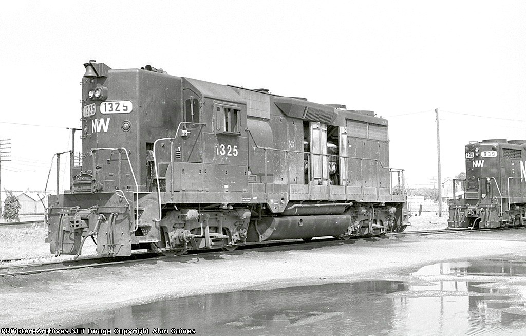 N&W GP-35 1325